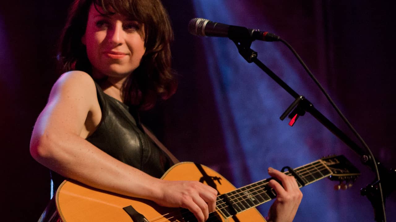 Stevie Ann blinkt uit in intieme liedjes | Muziek | NU.nl