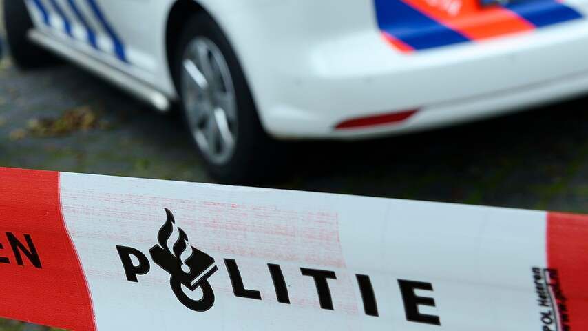 Oplichter steelt kort na arrestatie politieauto in Enschede | Overig ...