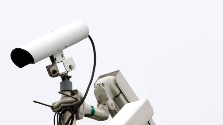 Slimme camera houdt reiziger in de gaten op Schiphol | Tech | NU.nl