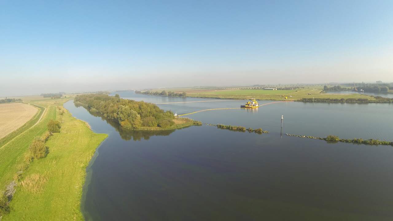 Schelde-Rijnkanaal versperd na zinken schip | Binnenland | NU.nl