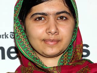 Nobelprijswinnares Malala weer terug in Pakistan na moordaanslag ...