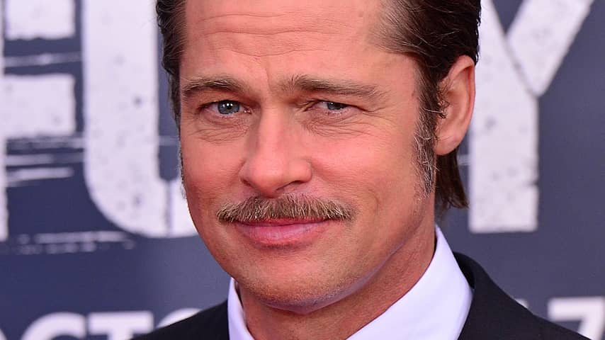 Brad Pitt bedankt fans op rode loper voor steun | Achterklap | NU.nl