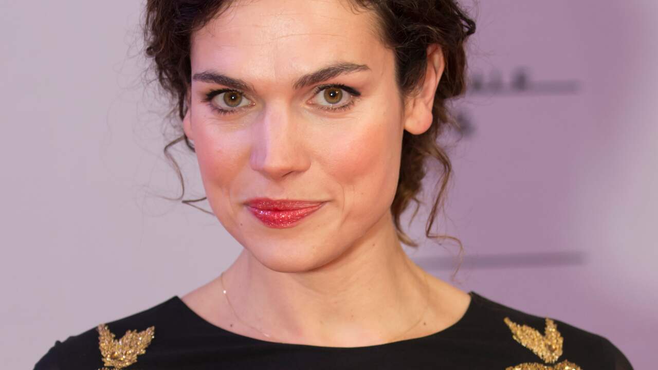 Anna Drijver voelt zich verwant met haar personages | Media en Cultuur ...