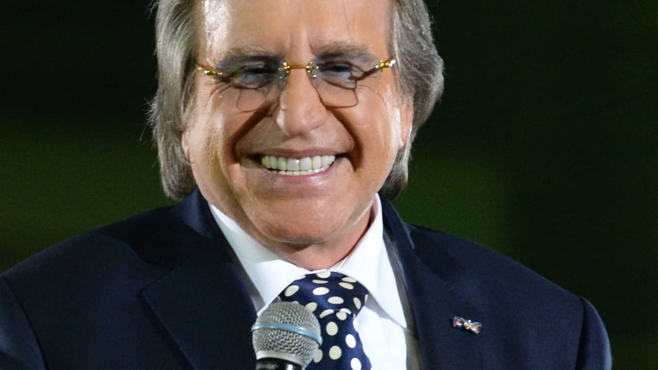 Lee Towers herstelt van nekoperatie | Achterklap | NU.nl