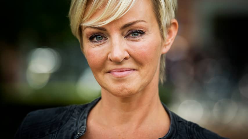 Lone van Roosendaal zat soms half jaar zonder werk | Achterklap | NU.nl