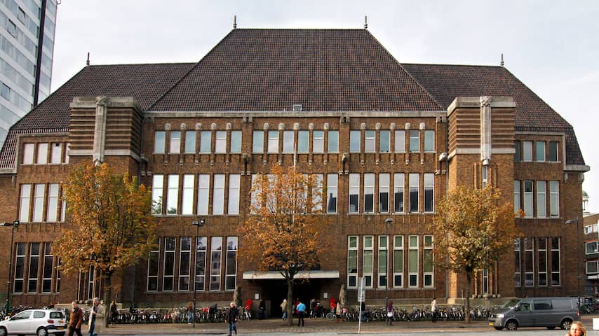 Bibliotheek geeft rondleiding in oude postkantoor Neude | Utrecht | NU.nl