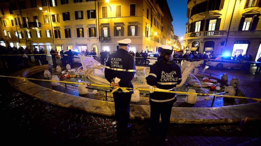 Celstraffen en hoge boetes voor supporters Feyenoord na rellen in Rome ...