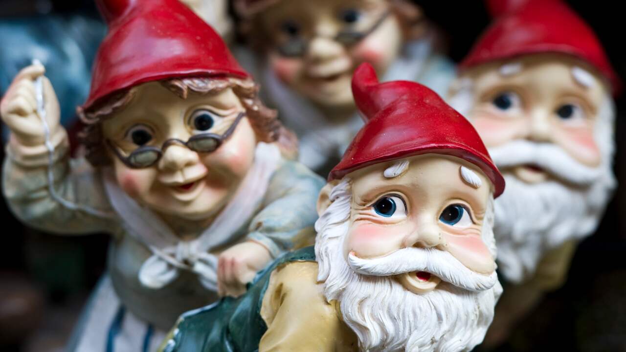 Politie onderzoekt vondst ruim honderd tuinkabouters in Britse tuin ...