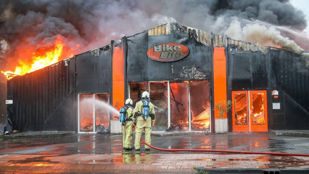 Grote branden in Helmond en Roden, bewoners flatbrand Wageningen gered ...