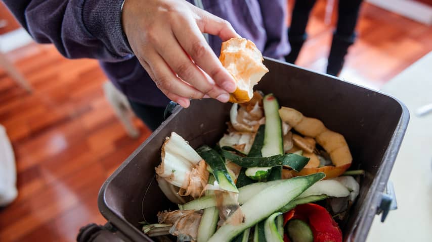 Nederlanders gooien minder eten weg, maar nog steeds zo'n 25 kilo per ...