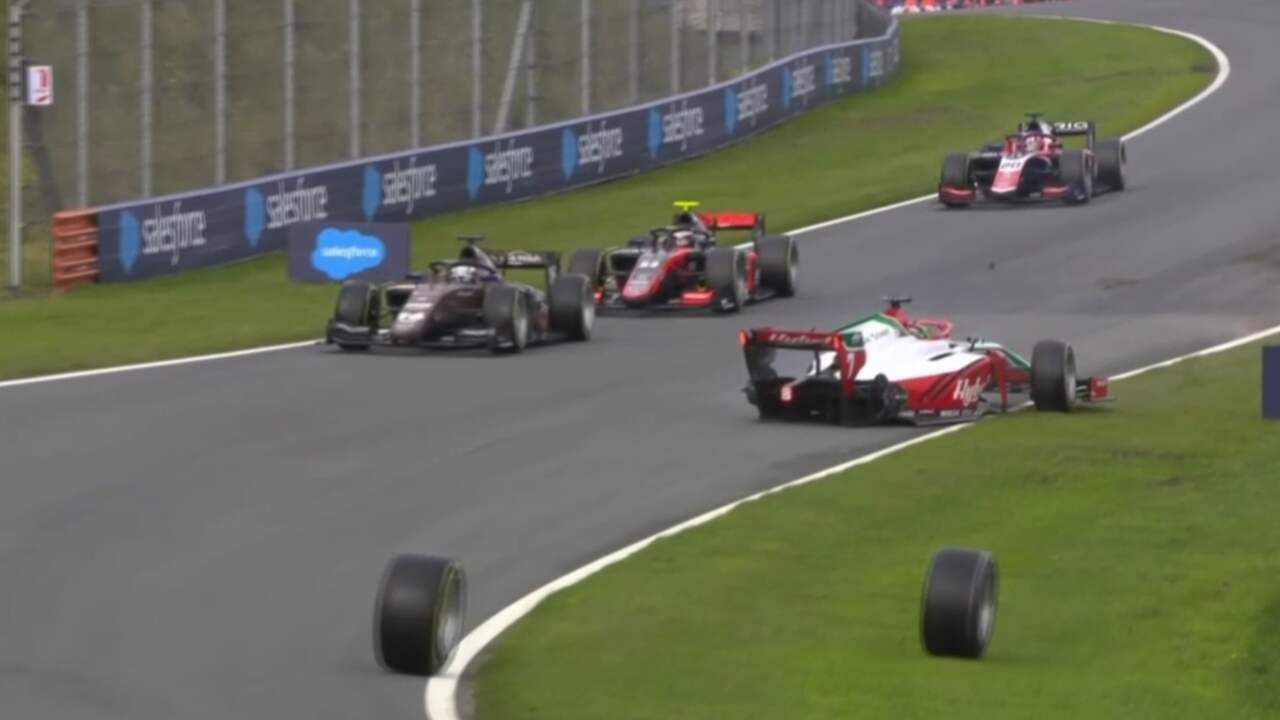 Formule 2-coureur verliest zijn banden tijdens race op Zandvoort | NU.nl Formule 2-coureur verliest zijn banden tijdens race op Zandvoort | NU.nl