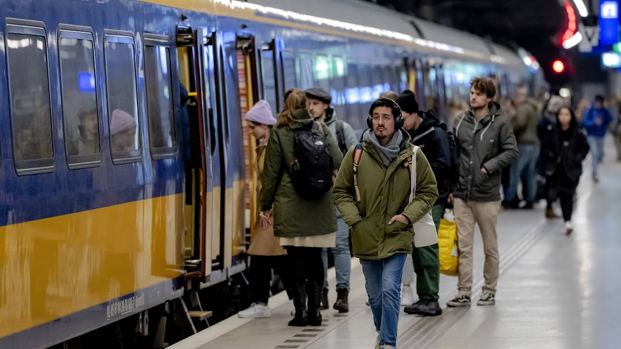 Defensie wil oude NS-treinen ombouwen tot mobiele ziekenhuizen ...