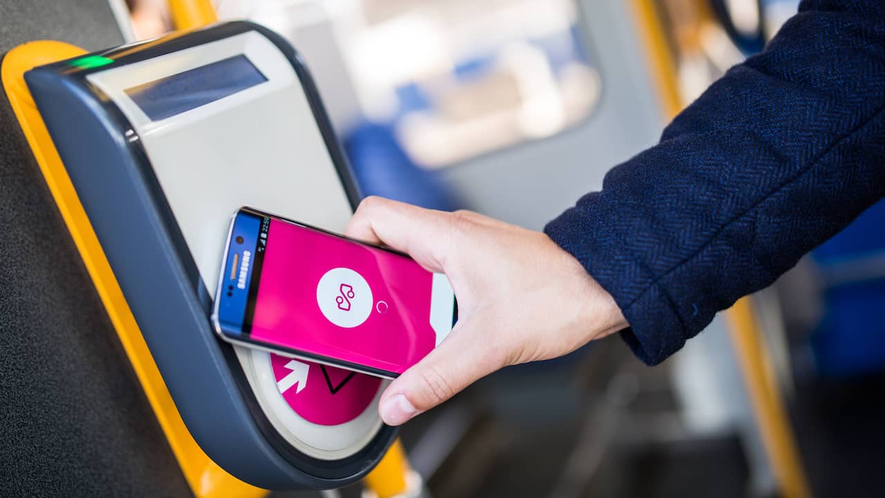 Vervoersbedrijven testen inchecken met smartphone in ov | Mobiel | NU.nl