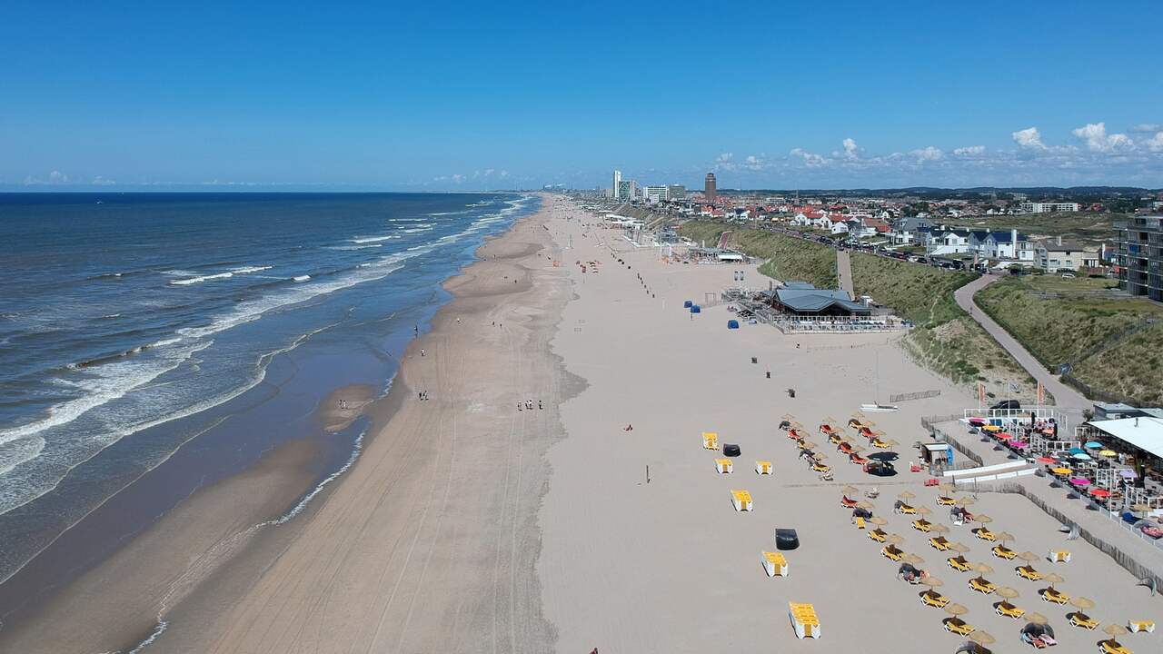 Station en treinen Zandvoort vrijdag overvol na lange stranddag ...