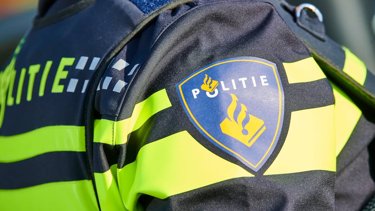 Politie toont beelden van man die schoten lost in Zuidoost | Amsterdam ...
