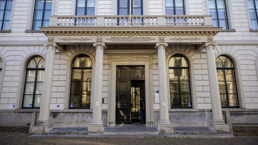 OM eist celstraf en tbs tegen man die Filipijnse meisjes betaalde voor online seks | Misdaad | NU.nl