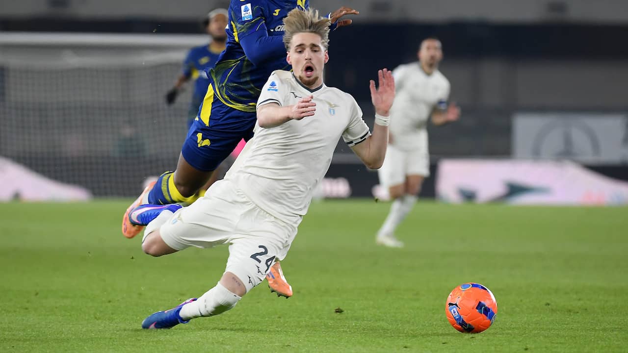 Kenneth Taylor heeft twee dagen na vertrek bij Ajax basisplaats bij ...