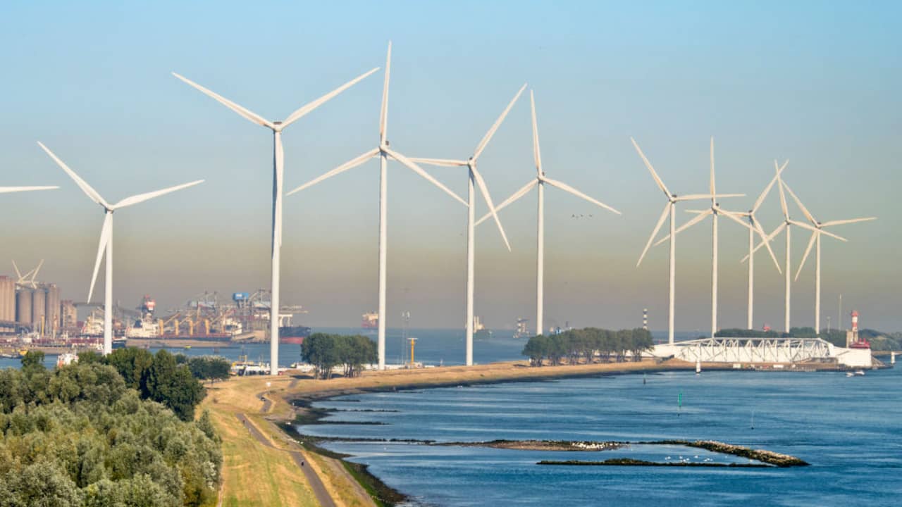 Harde wind drukt stroomprijs opnieuw onder nul | Economie | NU.nl