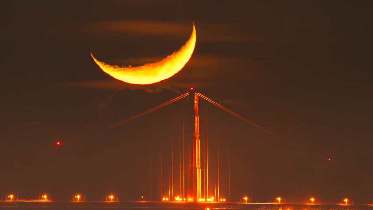 Fraaie timelapse toont maansikkel boven Golden Gate Bridge | NU.nl