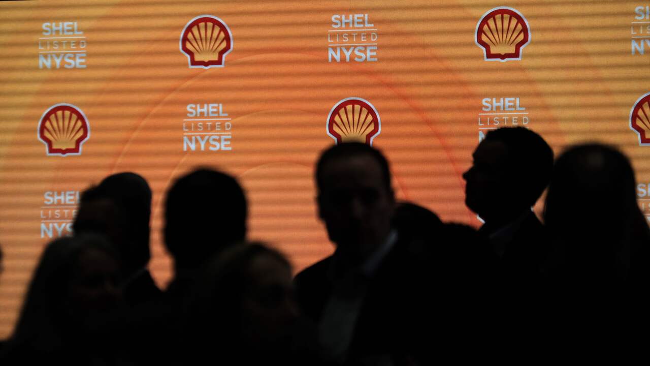 Shell bouwt olie- en gasproductie niet af ondanks groene beloftes ...