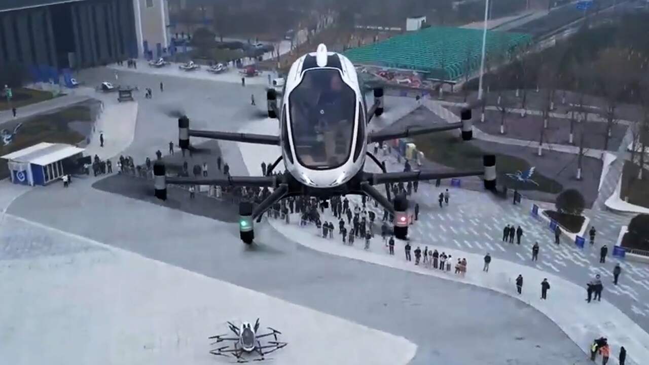 Vliegende taxi voert eerste commerciële vlucht uit in China | NU.nl
