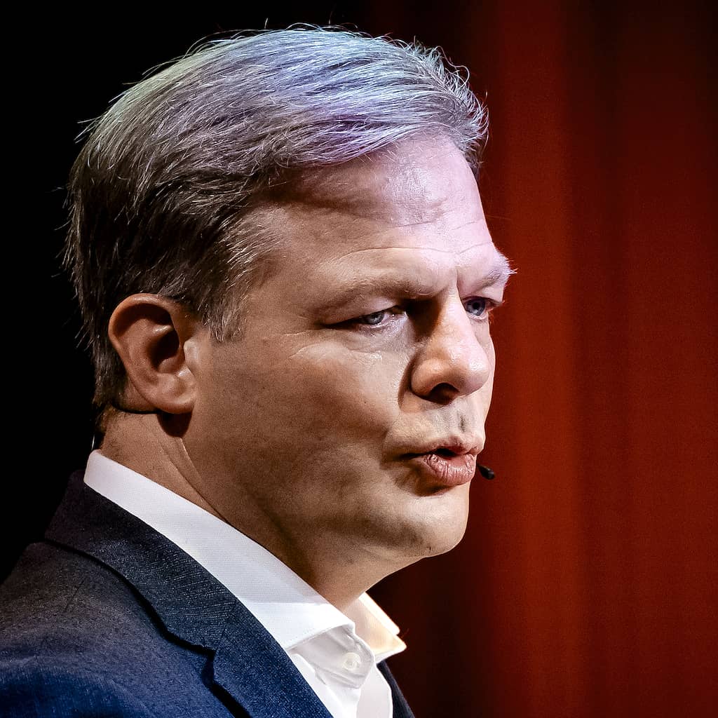 Dit was 2024 in 24 foto's: afscheid Rutte, extreem veel regen en rellen ...