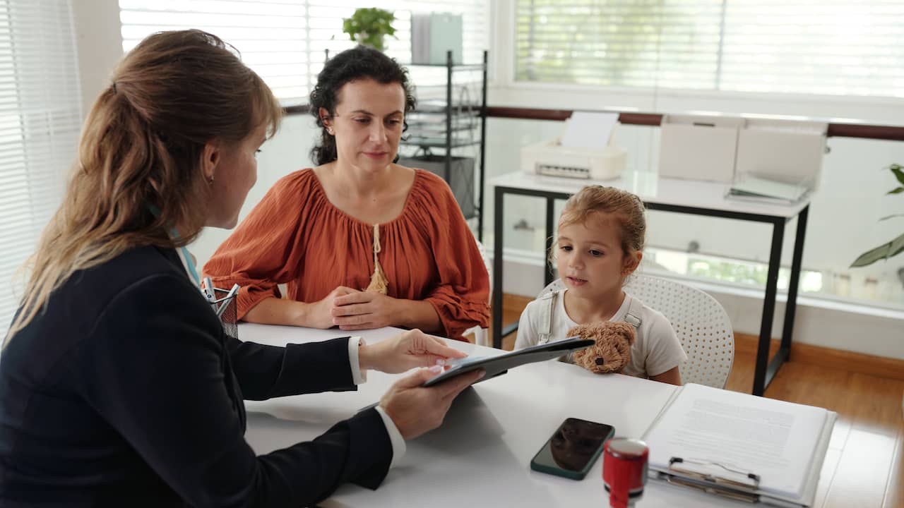 Flink minder pleegouders in Nederland: 'Samenwerking kan ingewikkeld ...
