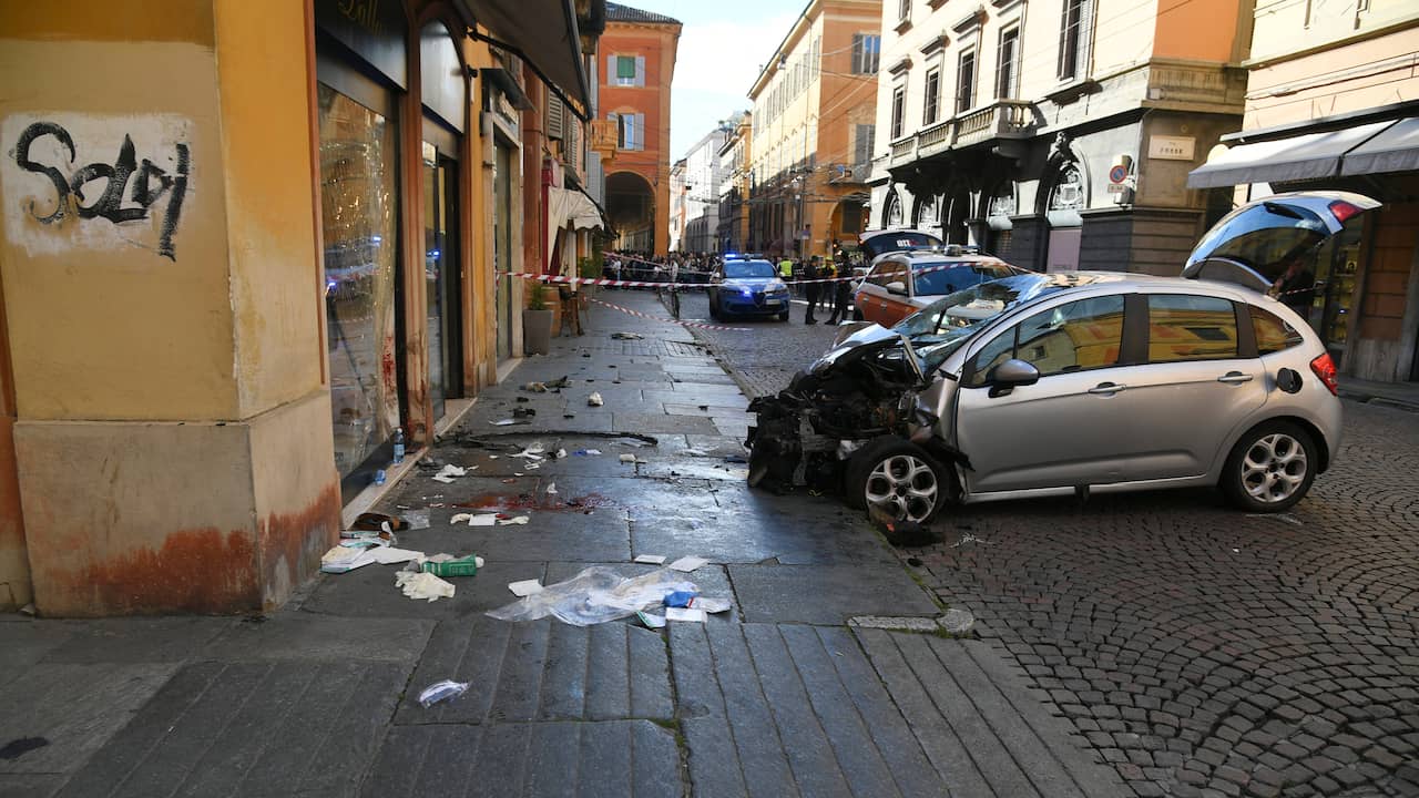 Man rijdt in op voetgangers in Italië, vier zwaargewonden: 'Reed 100 km ...