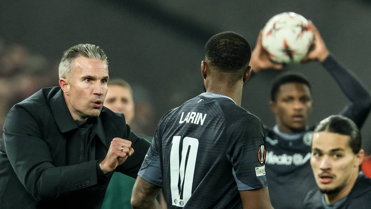 Van Persie zag Feyenoord goed spelen in Stuttgart: 'Klinkt gek na een ...