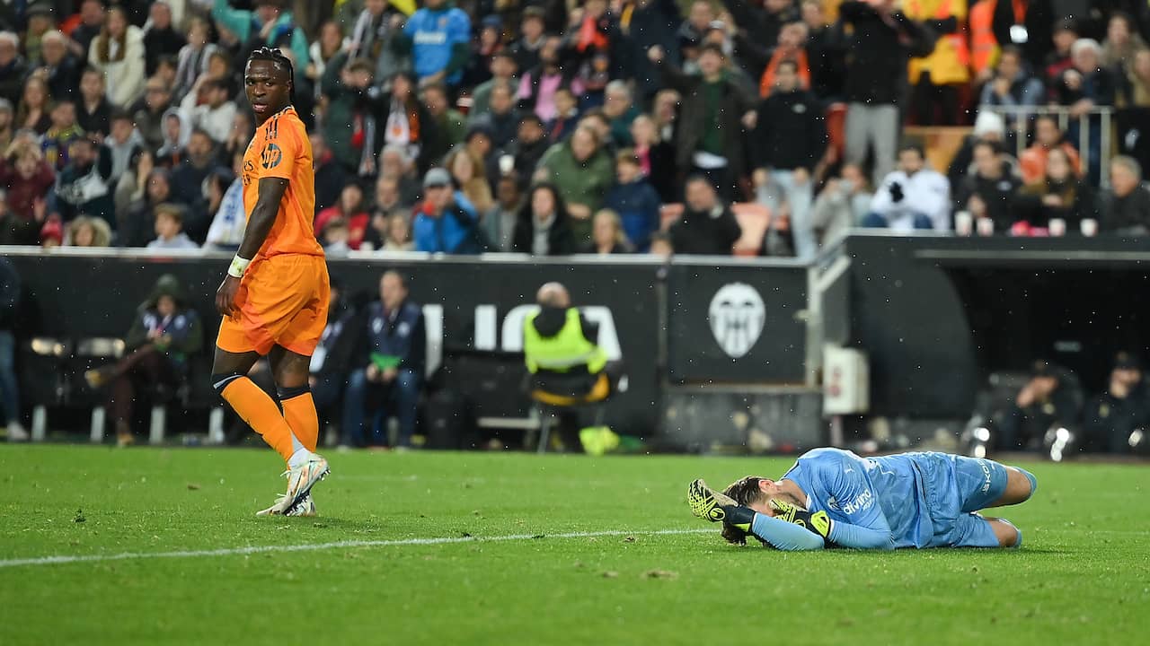 Real Madrid vecht rode kaart Vinícius voor duwen Valencia-keeper aan ...