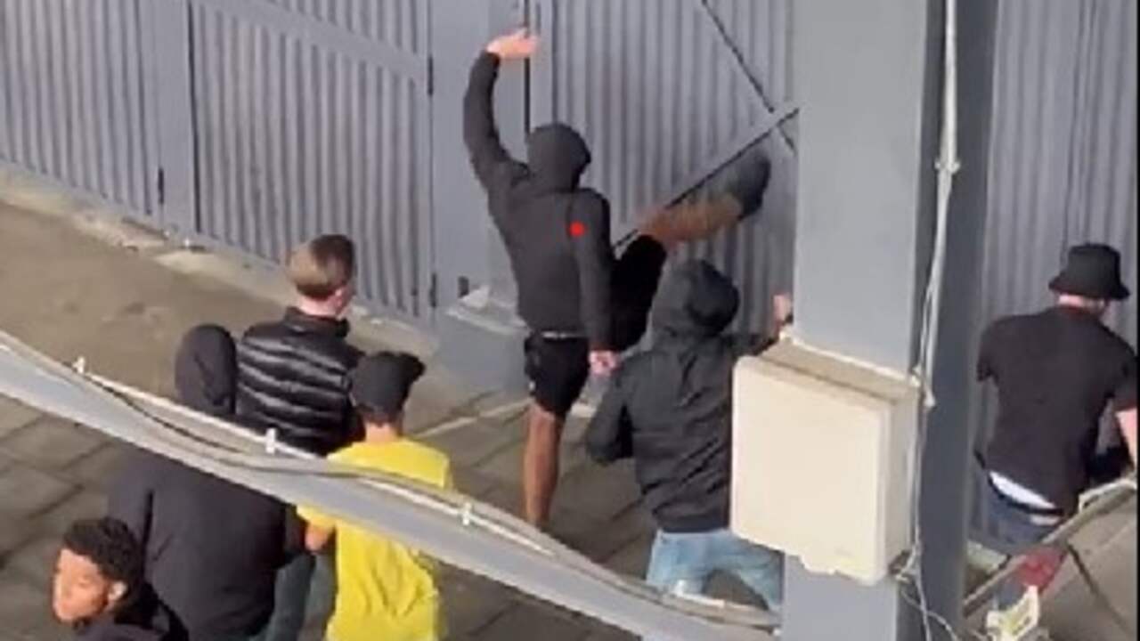 Drie NAC-fans aangeklaagd voor zware mishandeling tijdens rellen De ...