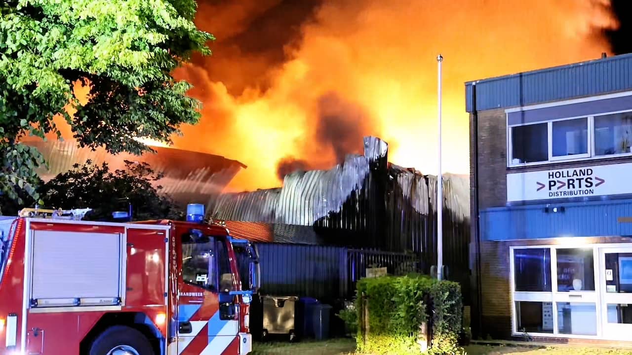Zeer grote brand verwoest bedrijfspand in Leerdam - Oozo.nl