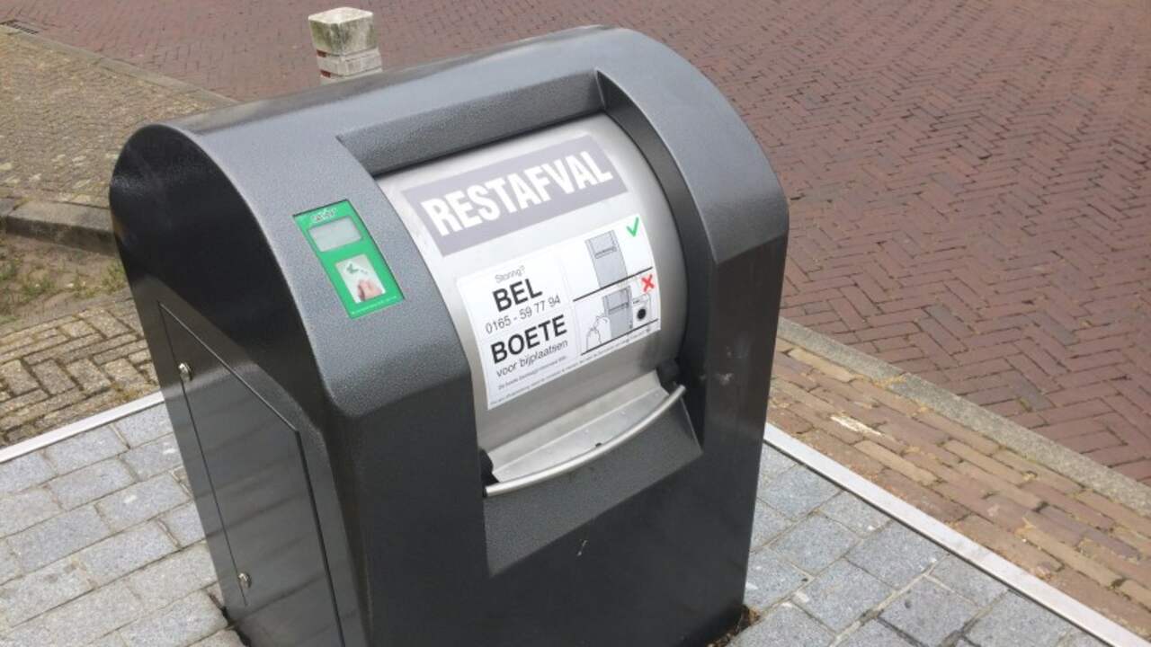 Brandweer bevrijdt jongen (4) uit ondergrondse afvalcontainer Zevenbergen | Binnenland | NU.nl