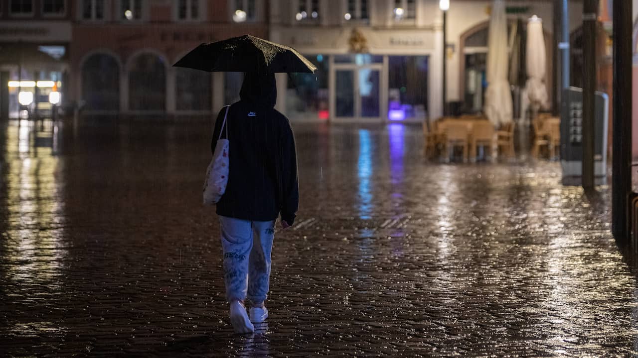 Code oranje en rood in Europese landen voor overstromingen, sneeuw in ...