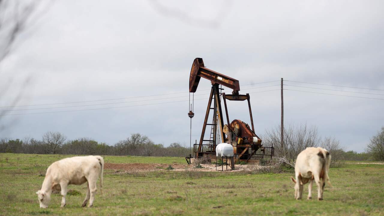 Een vat olie en 40 dollar toe? Bizarre tijden op oliemarkt | Economie ...