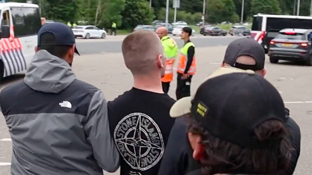 Enkele tientallen demonstranten bij concert Ye in Arnhem, twee ...