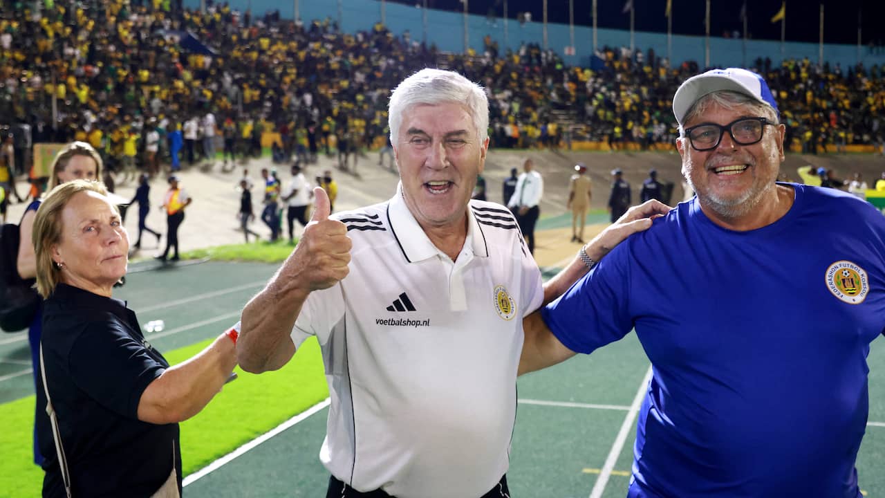 Staf Curaçao had 'constant' contact met Advocaat: 'Hij is de leider van ...