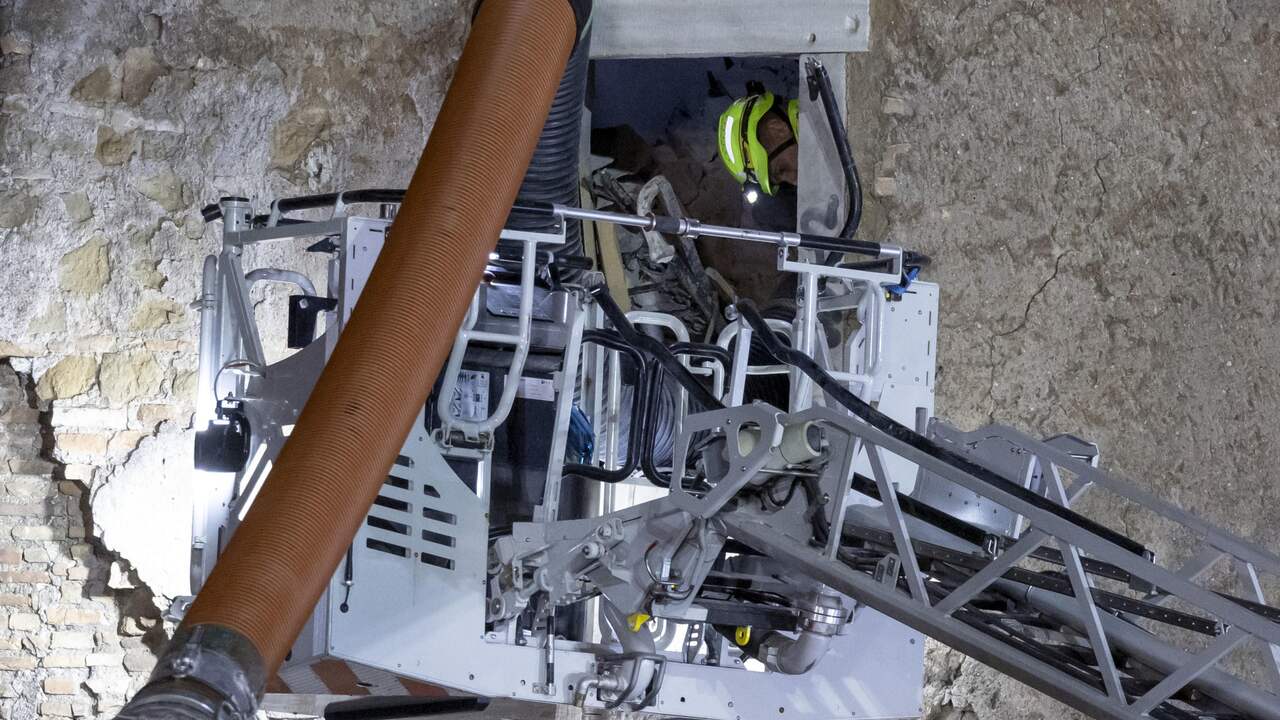 Bouwvakker die elf uur onder puin van ingestorte toren in Rome lag is ...