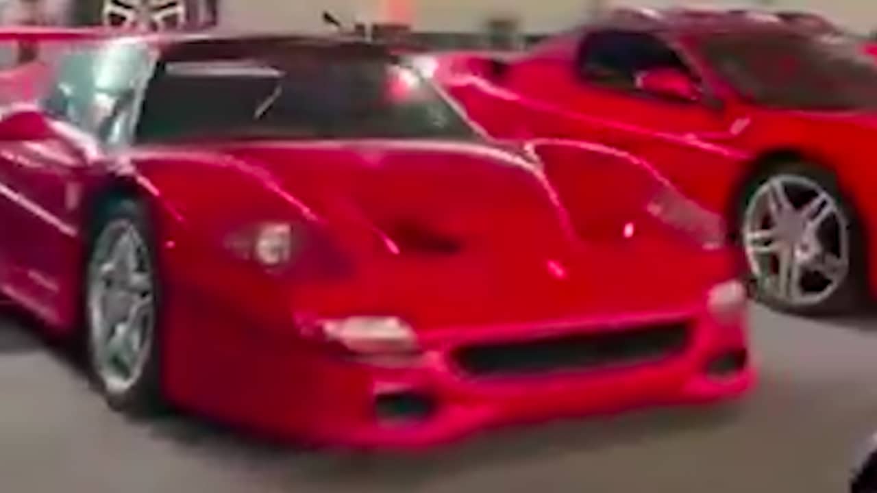 Syriër rijdt door garage van Al Assad bomvol luxe auto’s | NU.nl