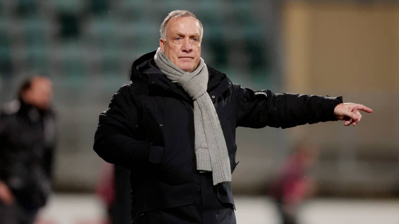 Dick Advocaat (75) stopt na dit seizoen als coach van ADO Den Haag ...