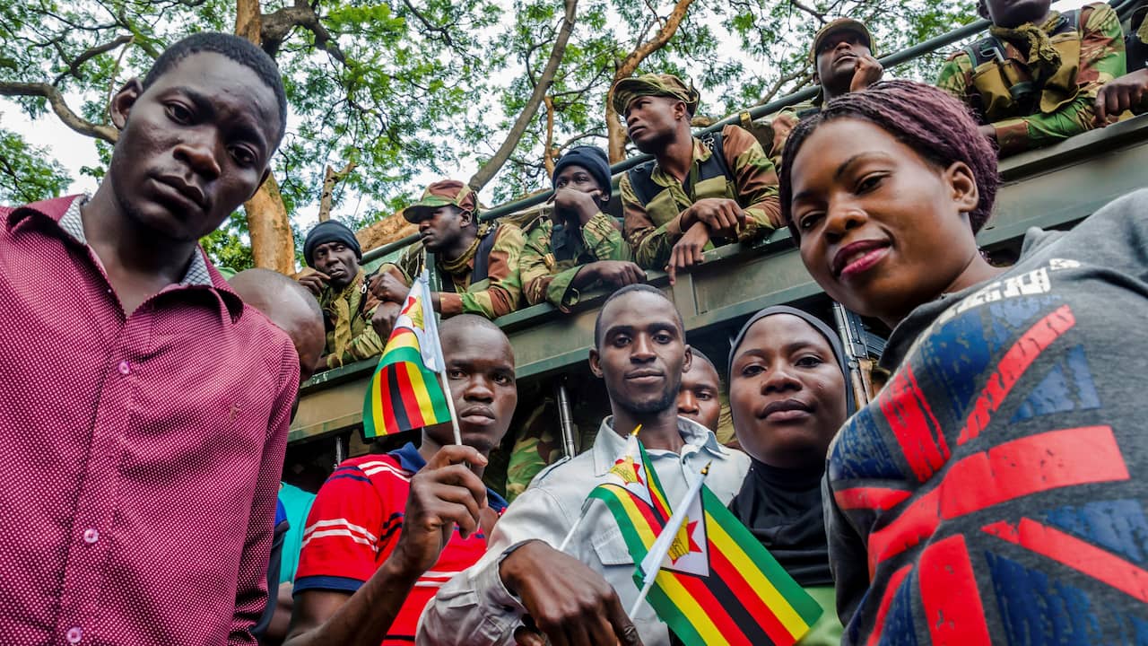 Mugabe officieel uit regeringspartij ZANU-PF gezet | Buitenland | NU.nl