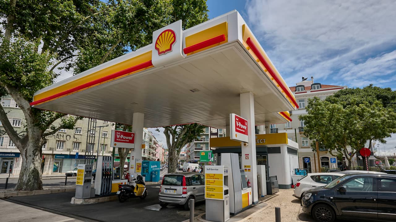 Hogere prijzen voor olie zorgen voor flinke winst bij Shell | Economie ...