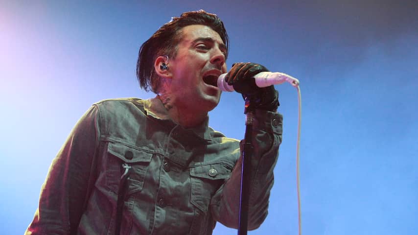 Twee arrestaties na moord op Lostprophets-zanger Ian Watkins in ...