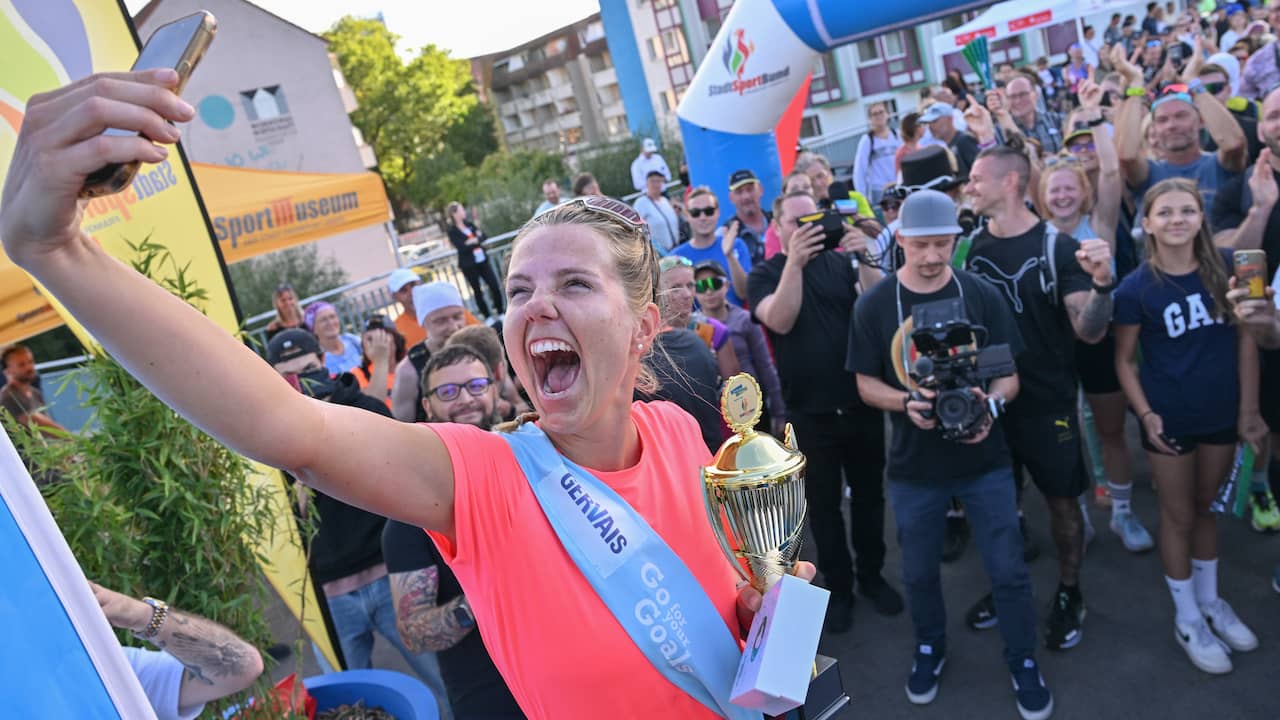 Duitse vrouw loopt 367 dagen op rij een marathon en vestigt ...