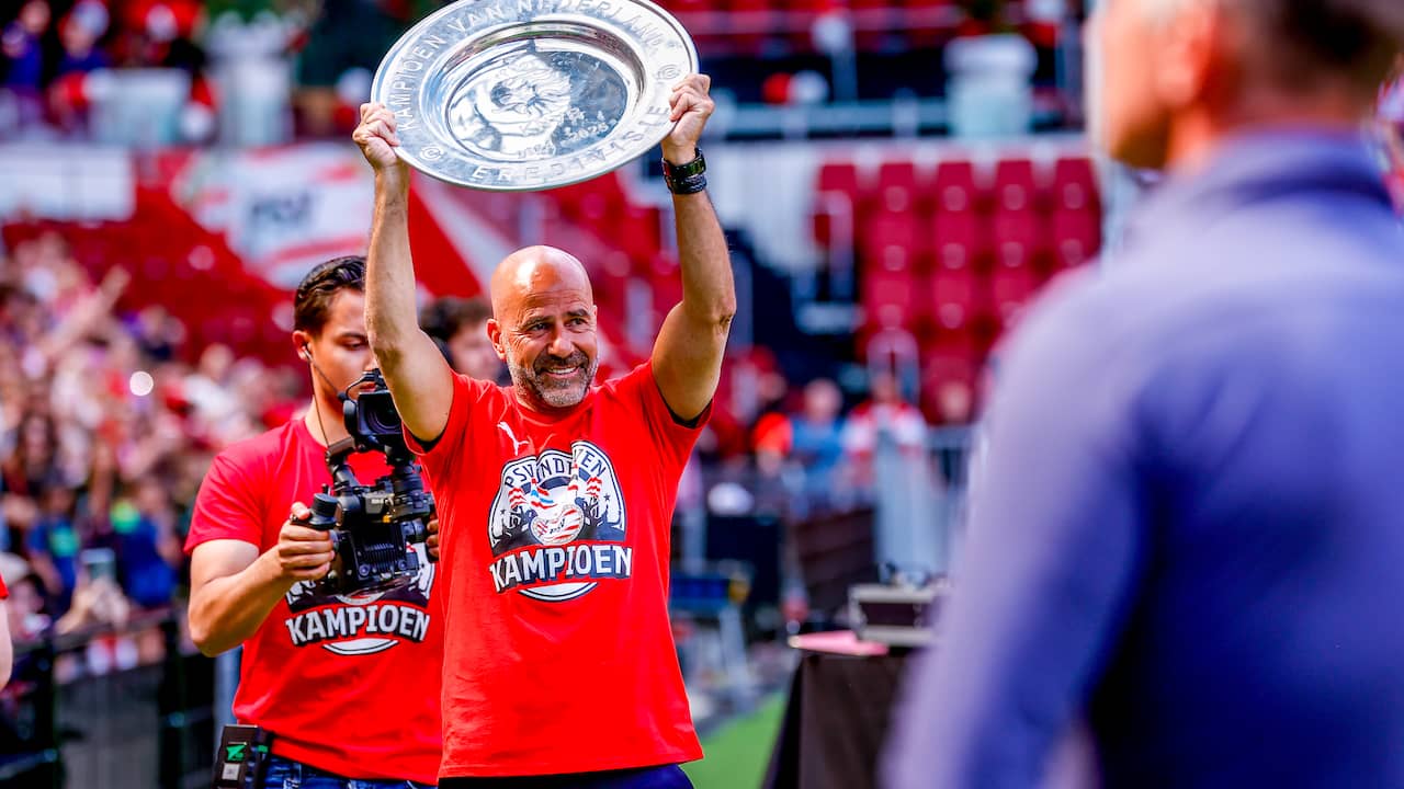 Live huldiging PSV | Spelers vieren titel met uitzinnige menigte op ...