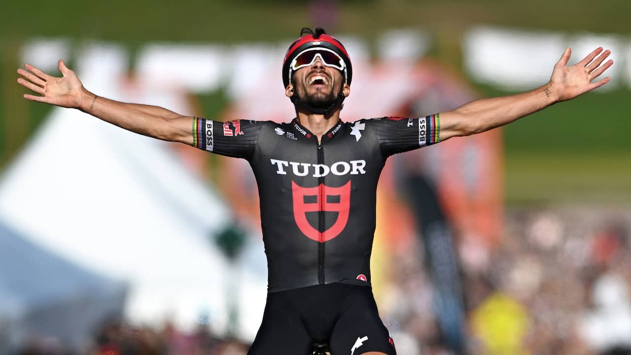 Sluwe Alaphilippe verrast favorieten Pogacar en Van Aert en wint GP ...