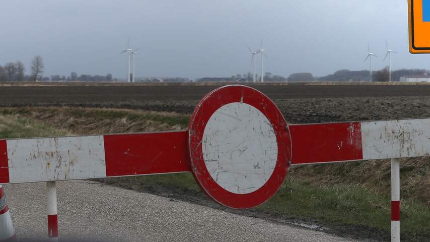 Steekterbrug en N207 afgesloten voor takelen olietanks | Alphen aan den ...