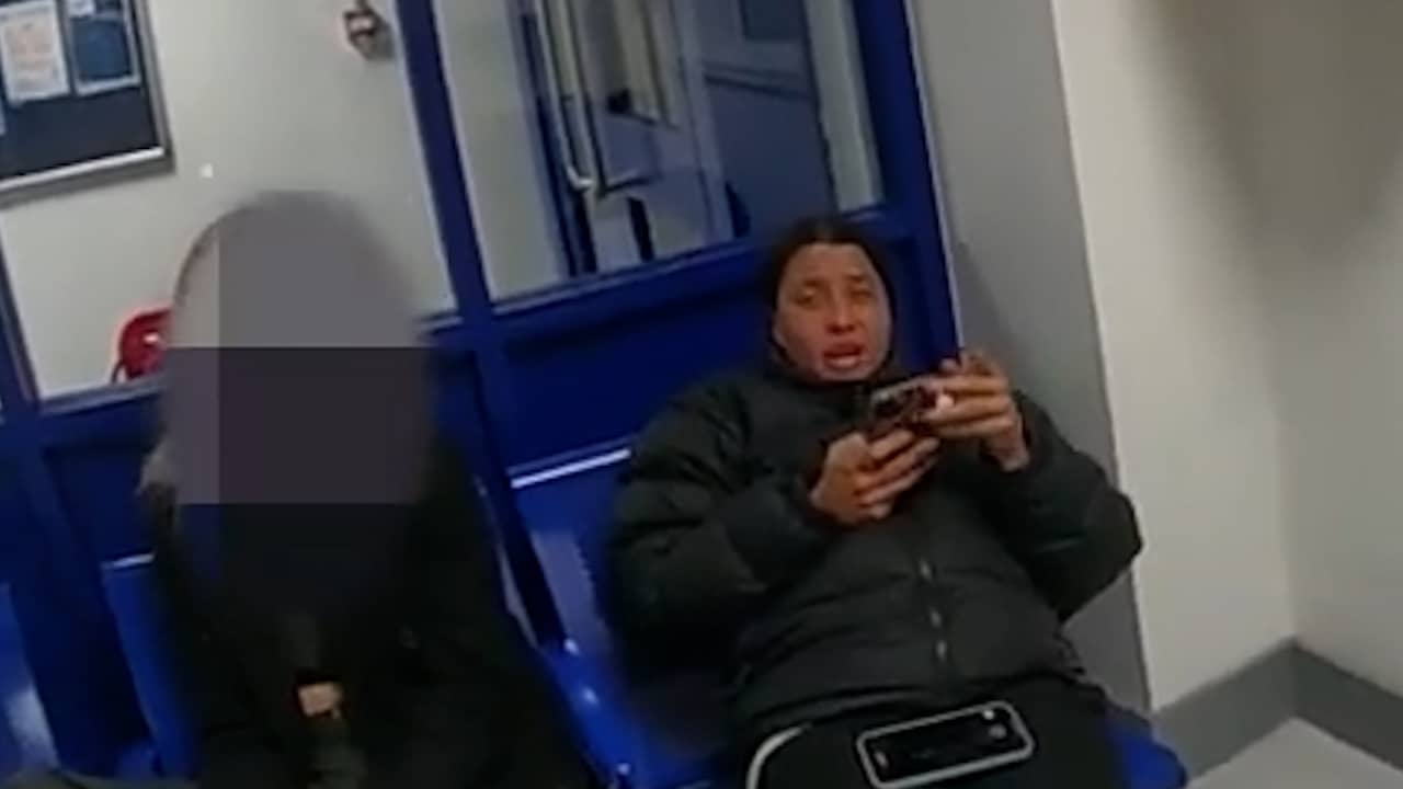 Topvoetbalster Sam Kerr na incident in Londen weer welkom bij Australië ...