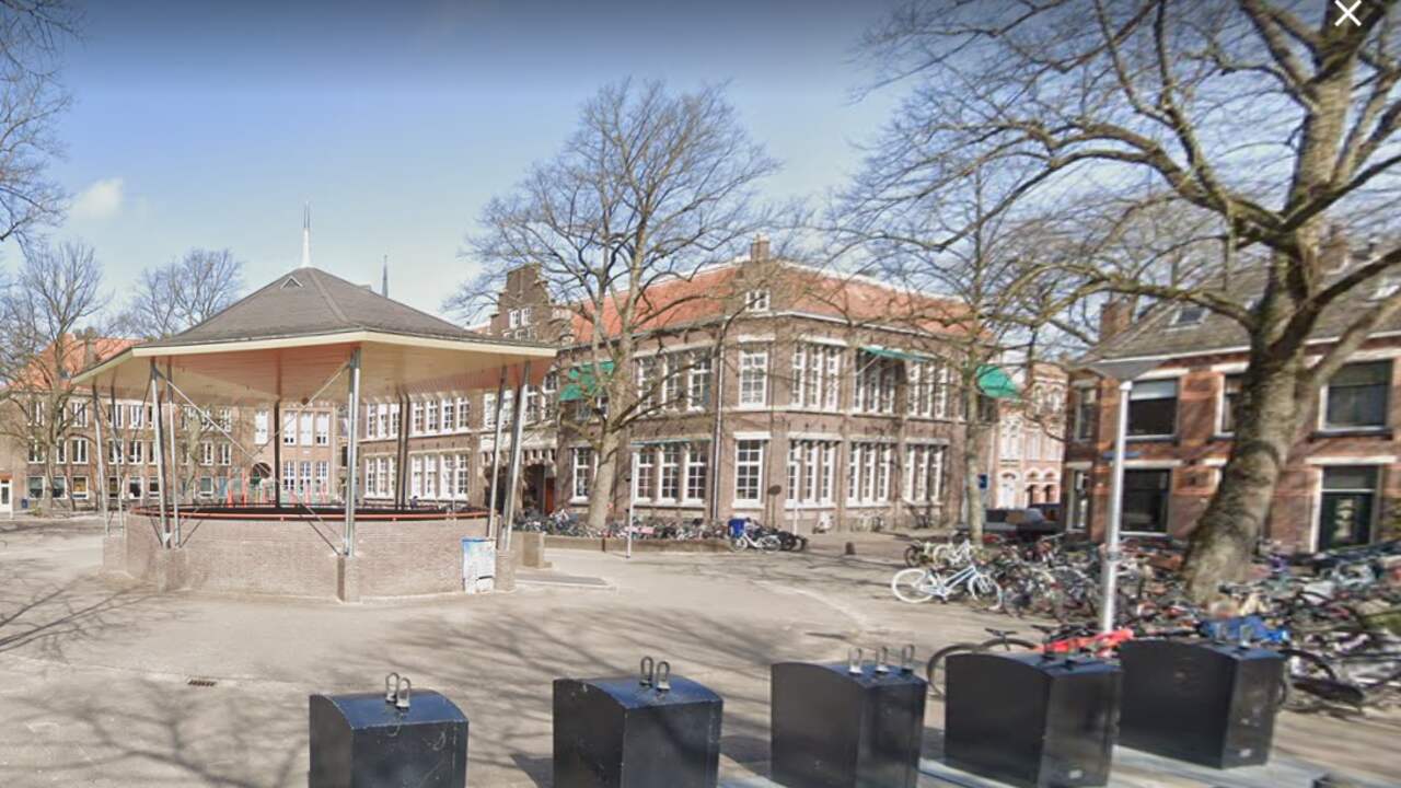 Dit is waarom je in Zwolle ineens allerlei versierde tegels ziet ... Dit is waarom je in Zwolle ineens allerlei versierde tegels ziet ...