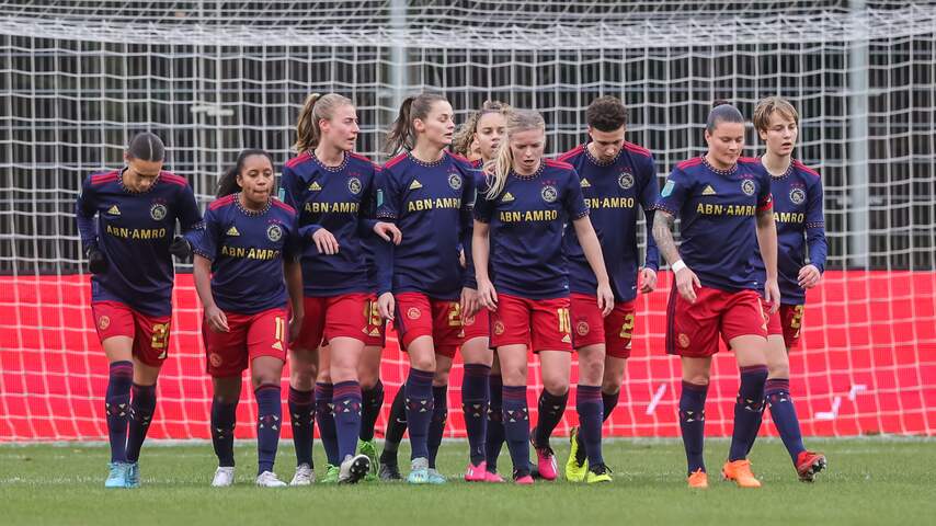 Ajax Vrouwen wint op de valreep bij PSV en blijft in spoor van koploper FC Twente | Voetbal | NU.nl